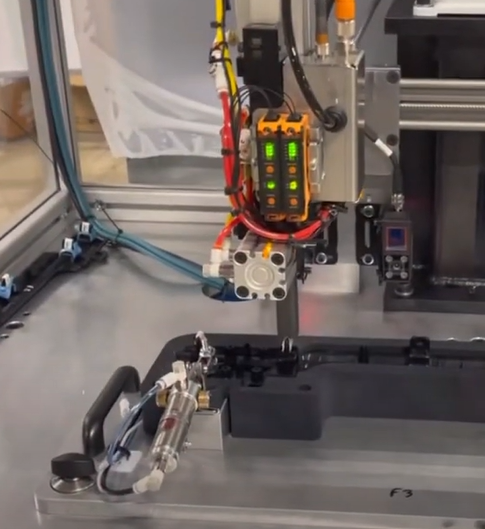 CASE STUDY: CLIP INSTALLATION AND INSPECTION WORKSTATION - Orka Automation